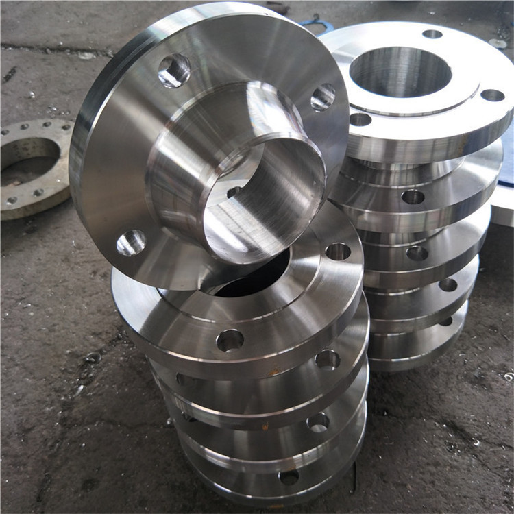 Classification of steel flanges according to connection methods
